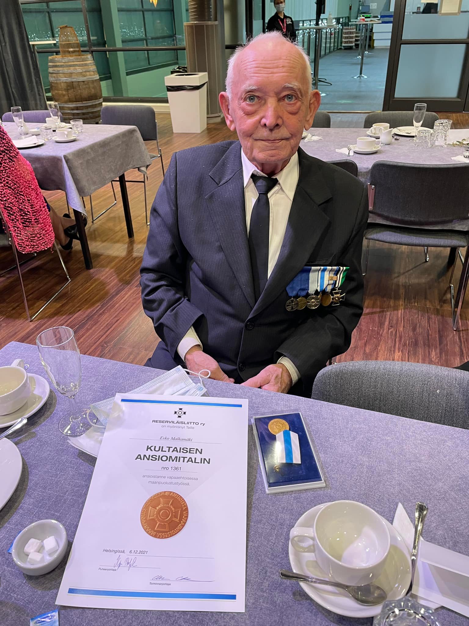 Tikkakosken Reserviläisiä palkittiin 6.12.2021 - Tikkakosken ...